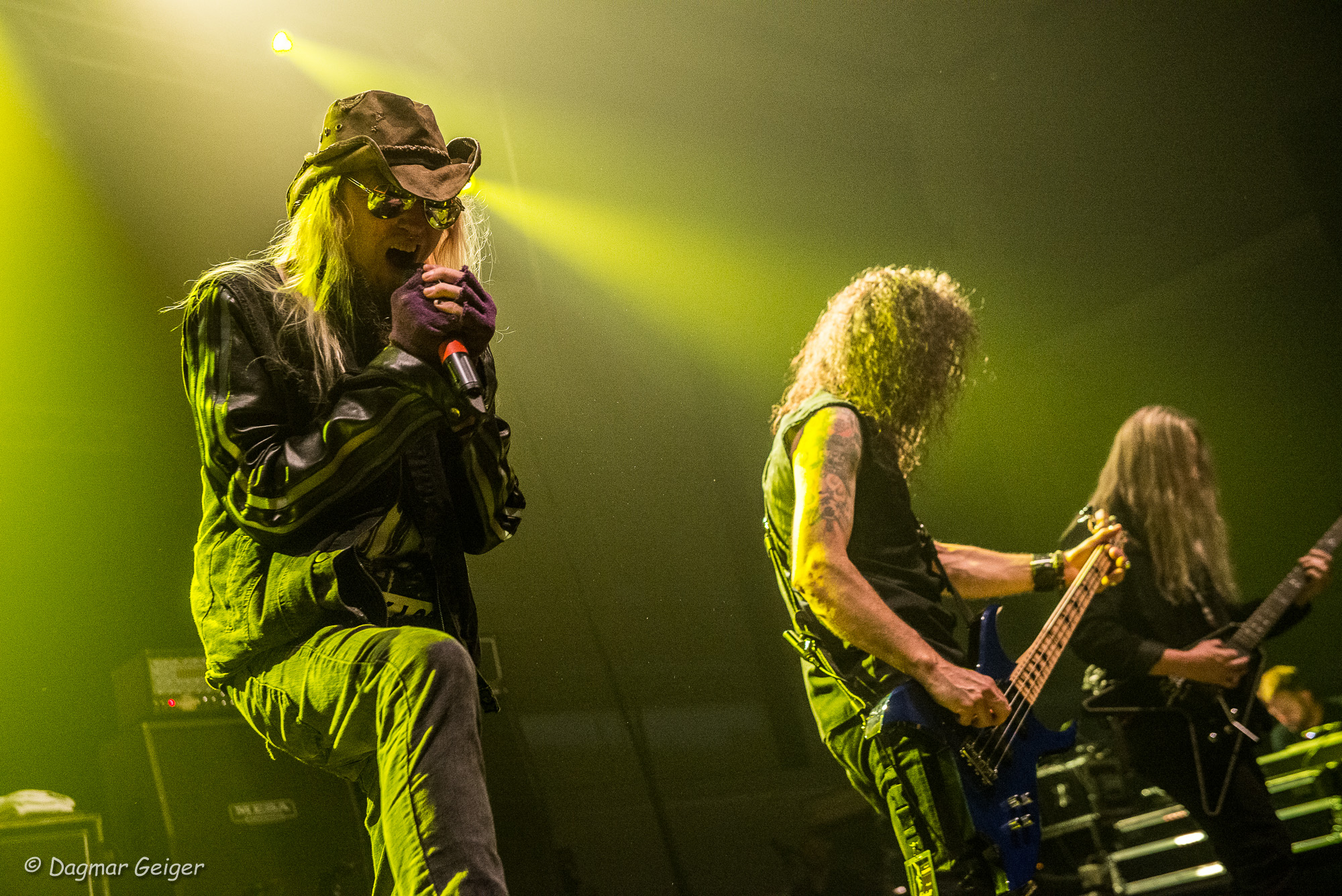 Sanctuary – Into The Mirror Black Review • metal.de