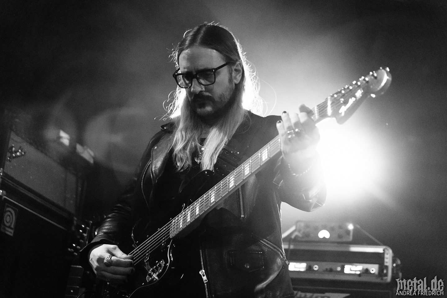 A.A. Williams - Solstice - Die Review zum neuen Album auf metal.de