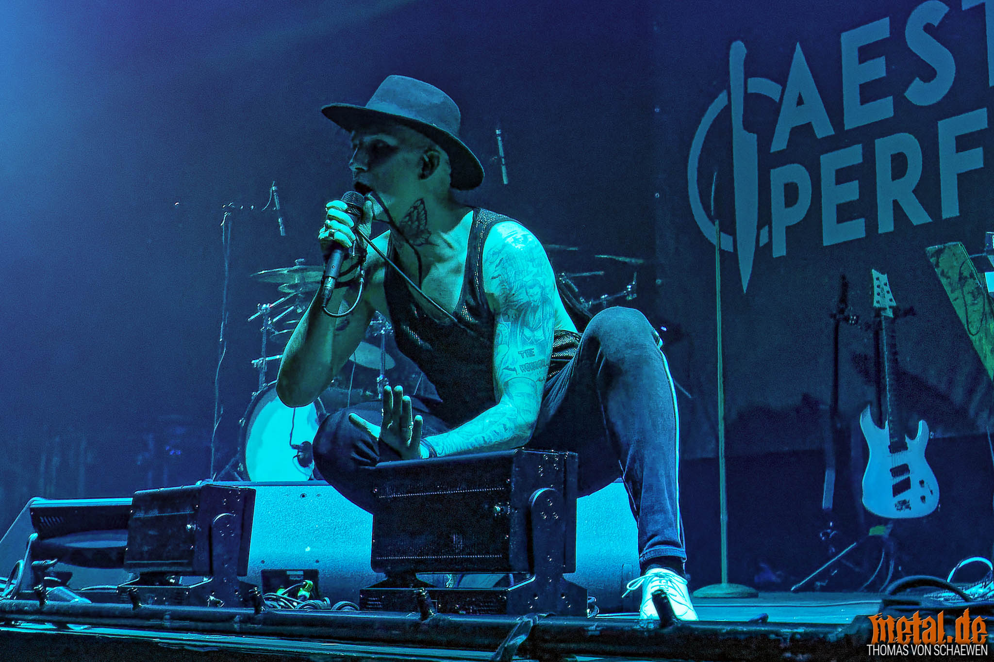 Aesthetic Perfection - A Violent Emotion Review • metal.de