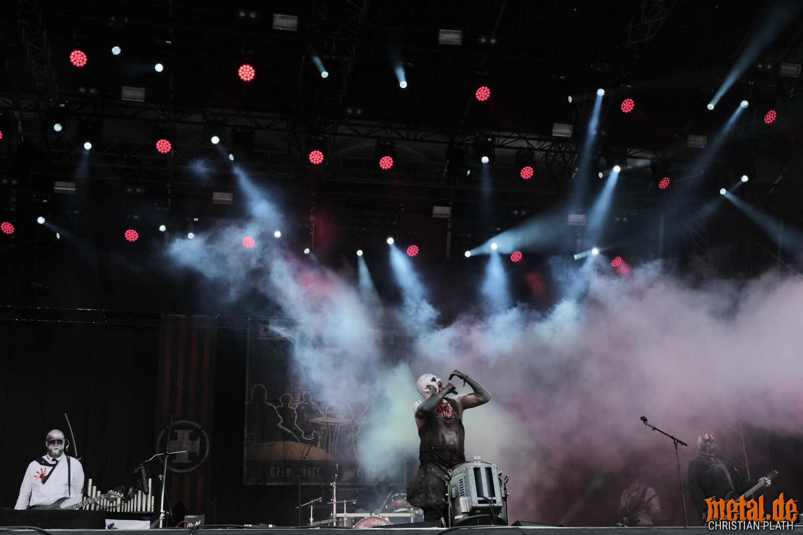 Ost+Front - Dein Helfer In Der Not Review • metal.de