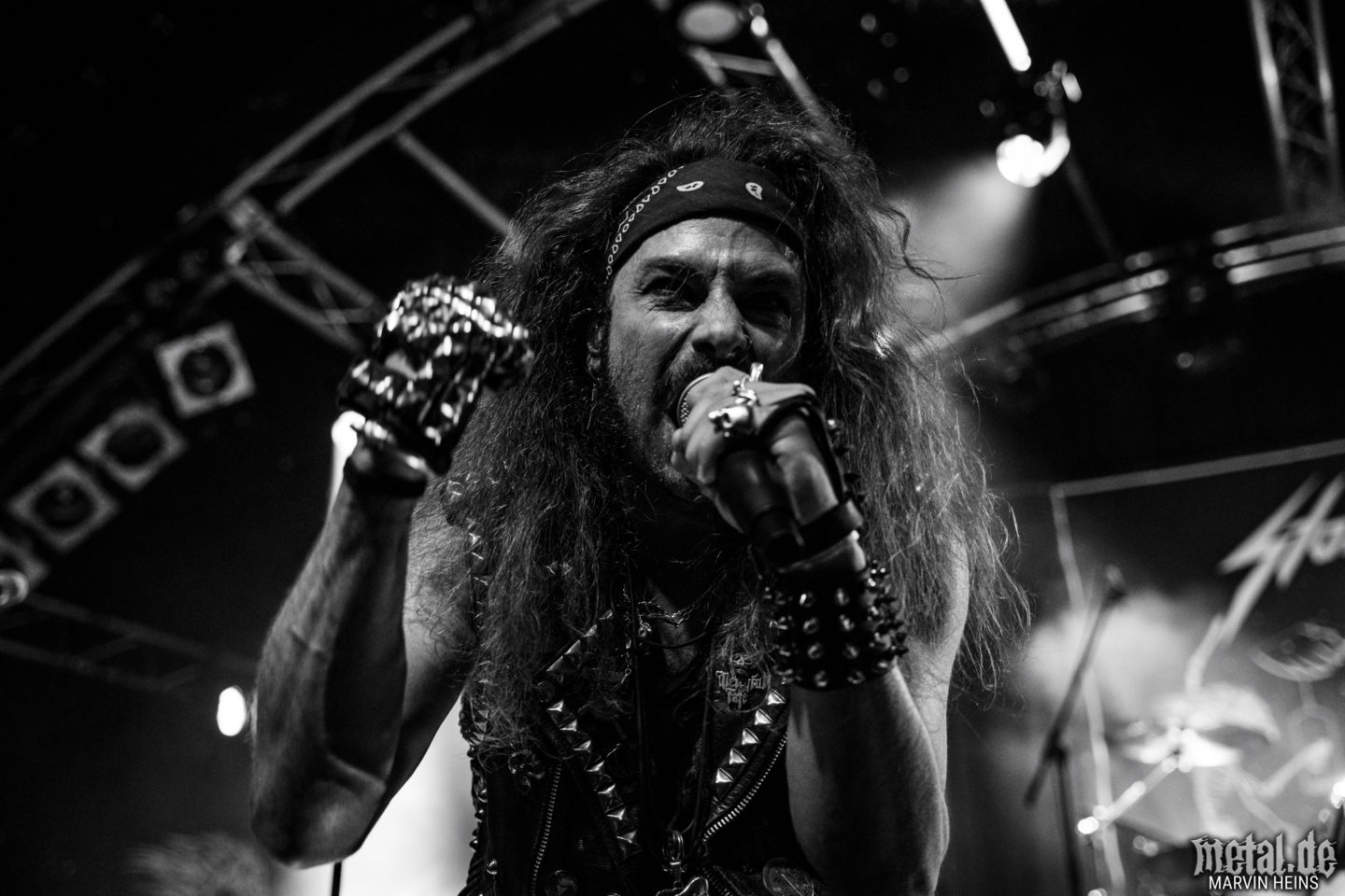 Stallion - Slaves Of Time Review • metal.de