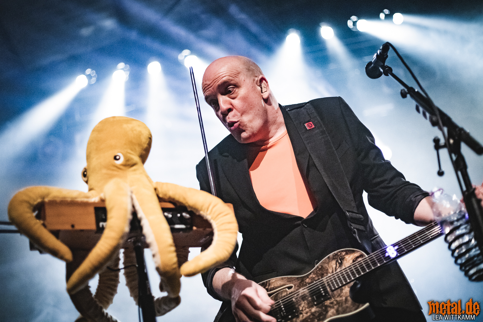 Devin Townsend - Neues Orchester-Metal-Album „The Moth“ • metal.de