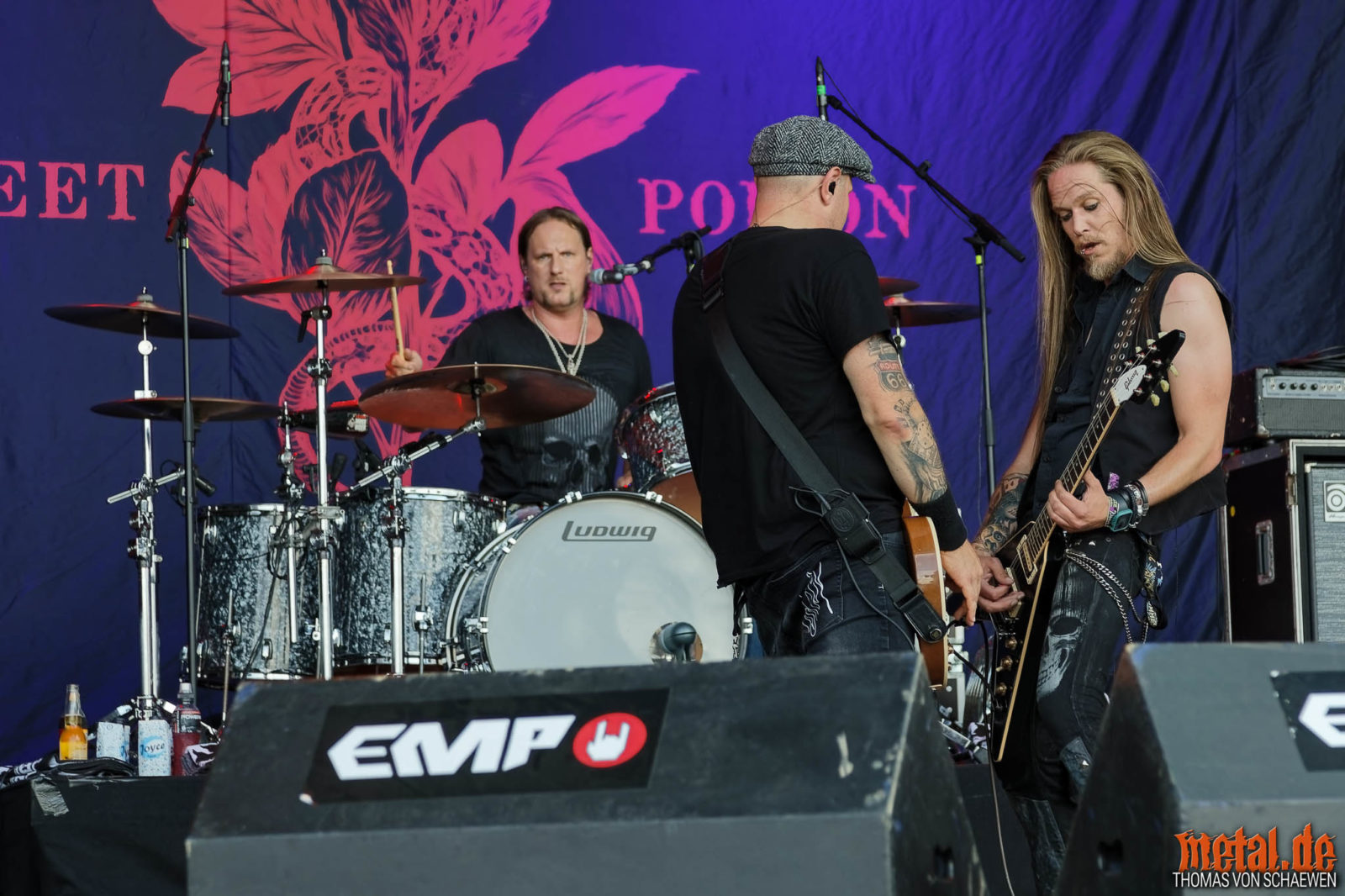 The New Roses – Attacted To Danger – Hard Rock Review • metal.de