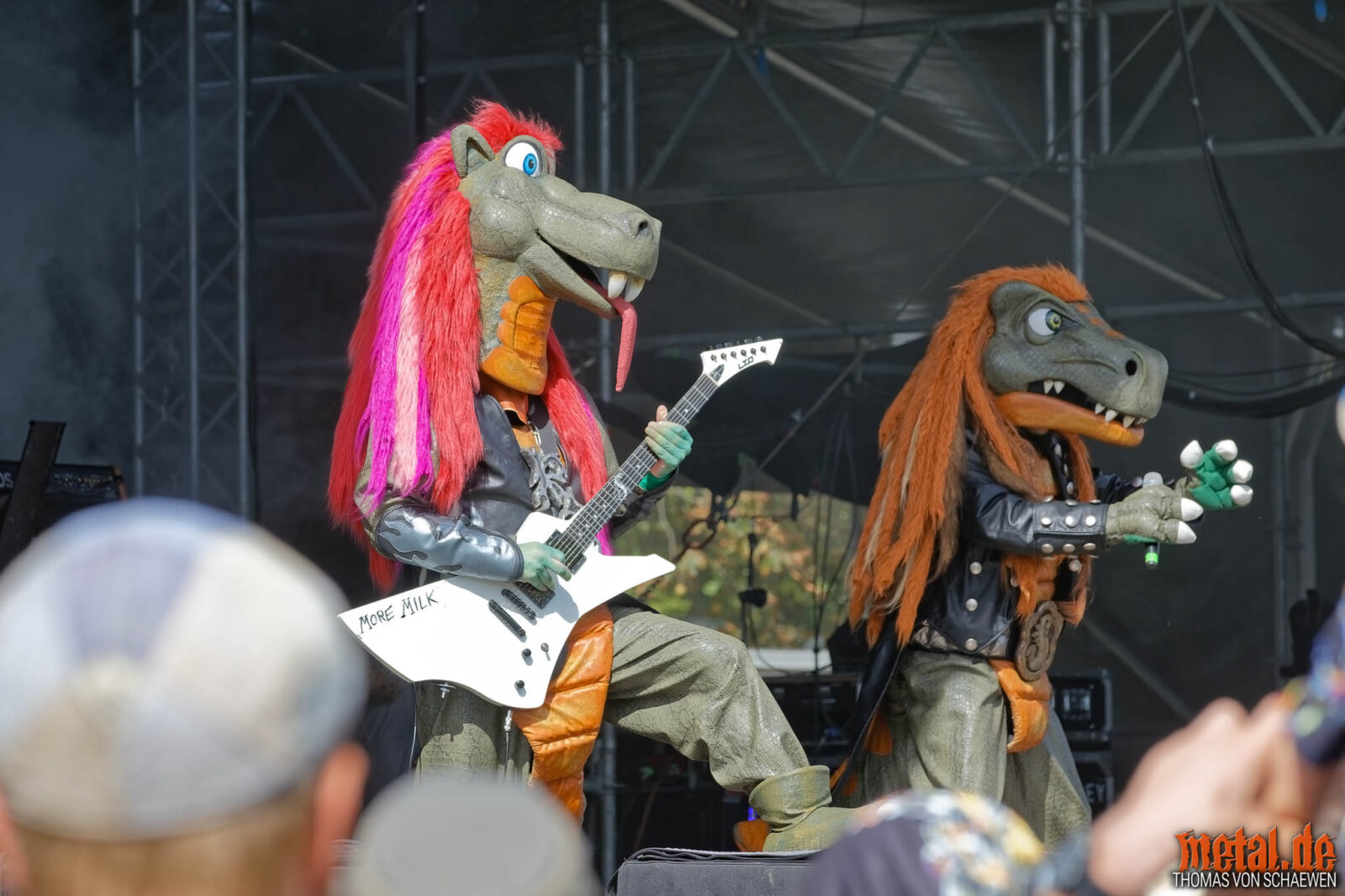 Heavysaurus - zeigen die "Pommesgabel" • metal.de