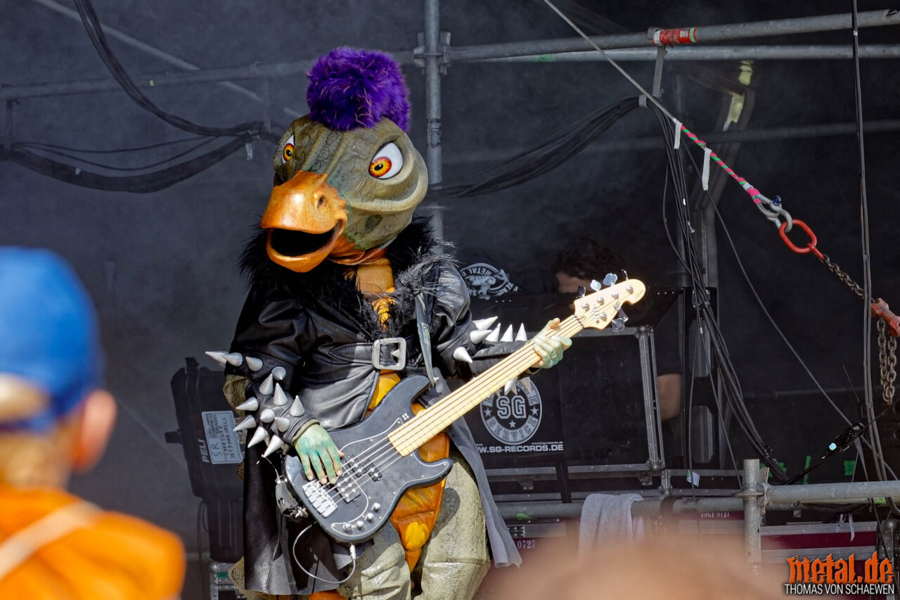 Heavysaurus - zeigen die "Pommesgabel" • metal.de