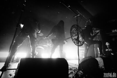 GROZA bewerben ihr neues Album "Nadir" durch die Blumen • metal.de