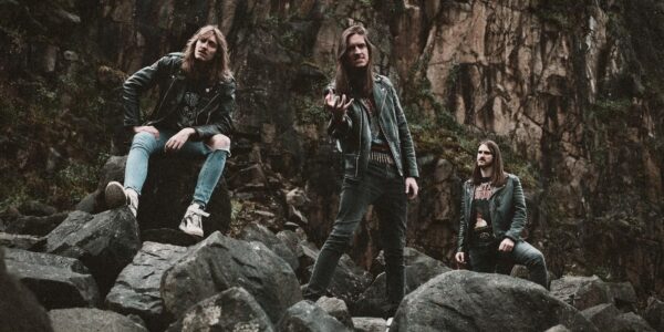Warfield - neuer Deal und erste Single • metal.de