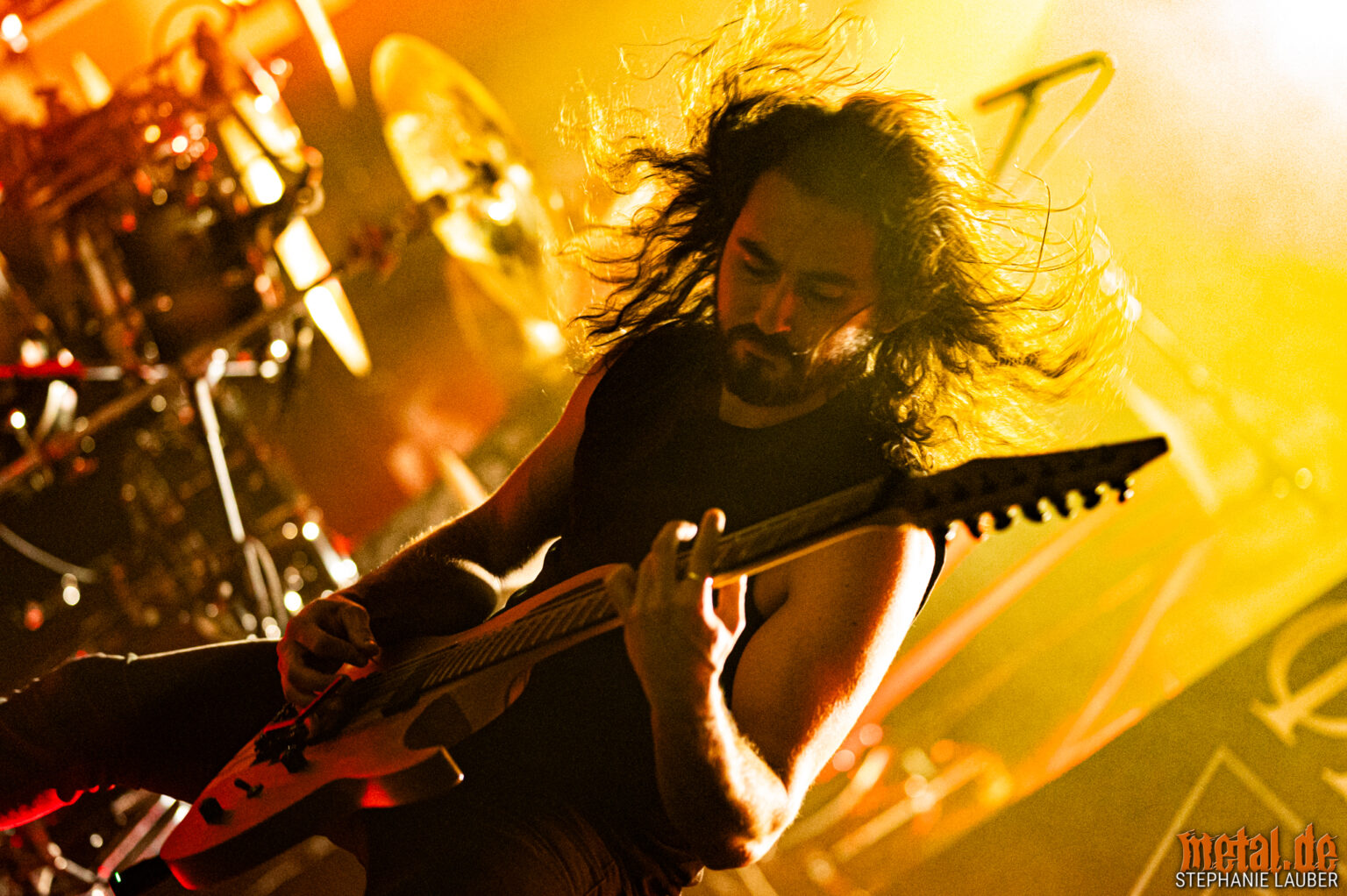 Hinayana - enthüllen die neue Single "Tempest Horizon" • metal.de
