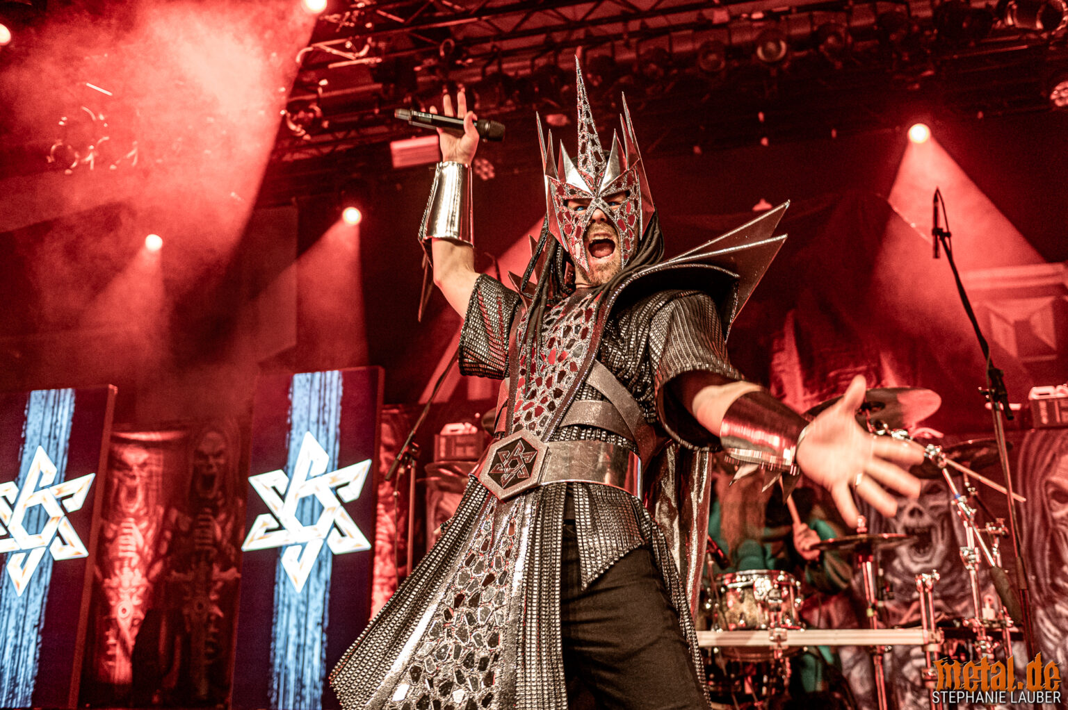 Angus McSix veröffentlichen "6666" • metal.de