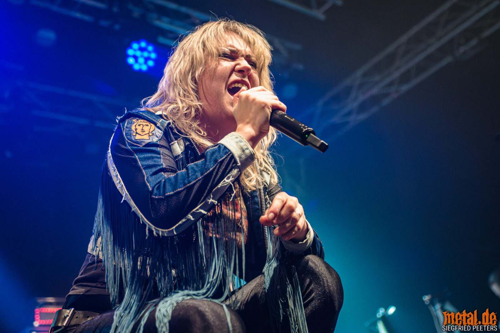 Thundermother – Dirty & Divine – Hard Rock Review • metal.de