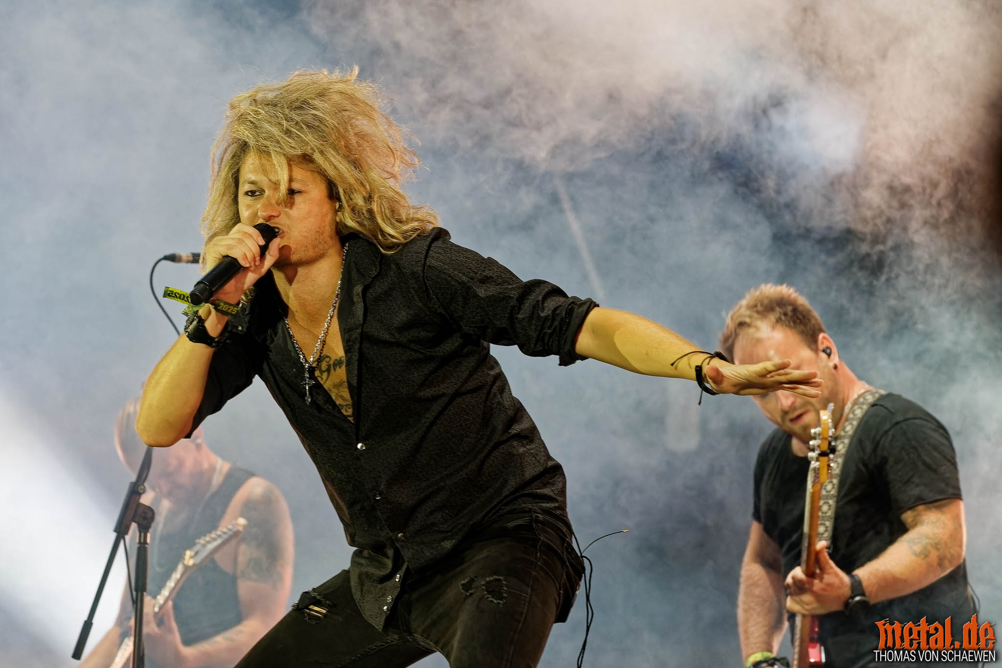 Mic Drop bei Kissin’ Dynamite - Hannes Braun verlässt die Bühne • metal.de