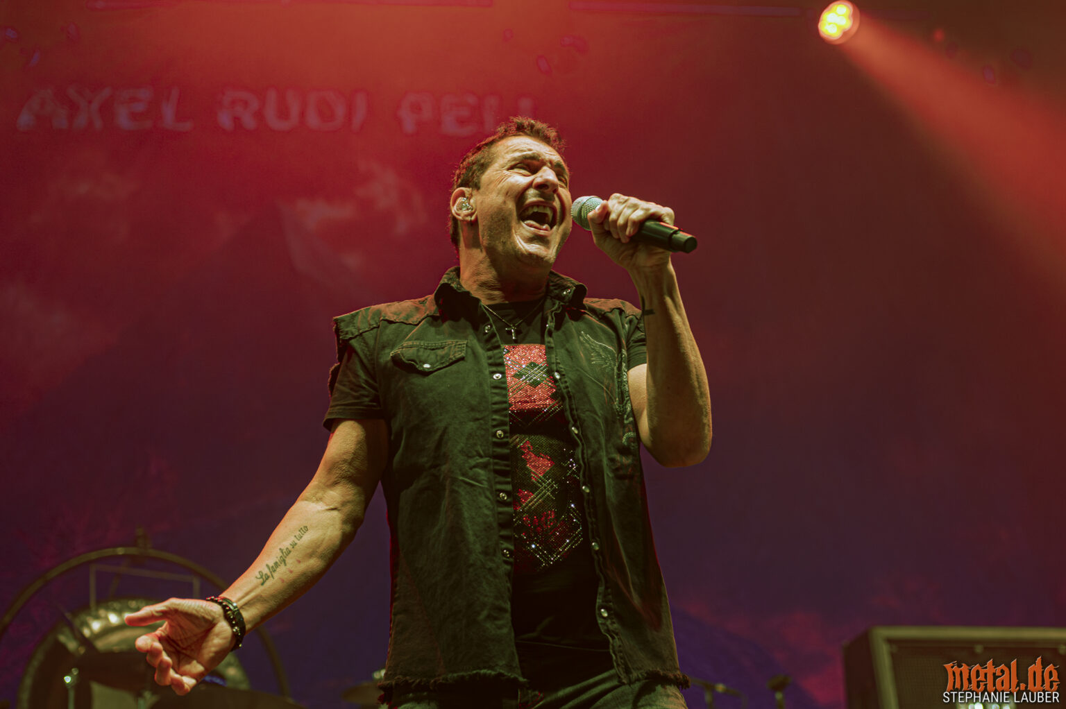 Axel Rudi Pell - Ghost Town • die Review auf metal.de